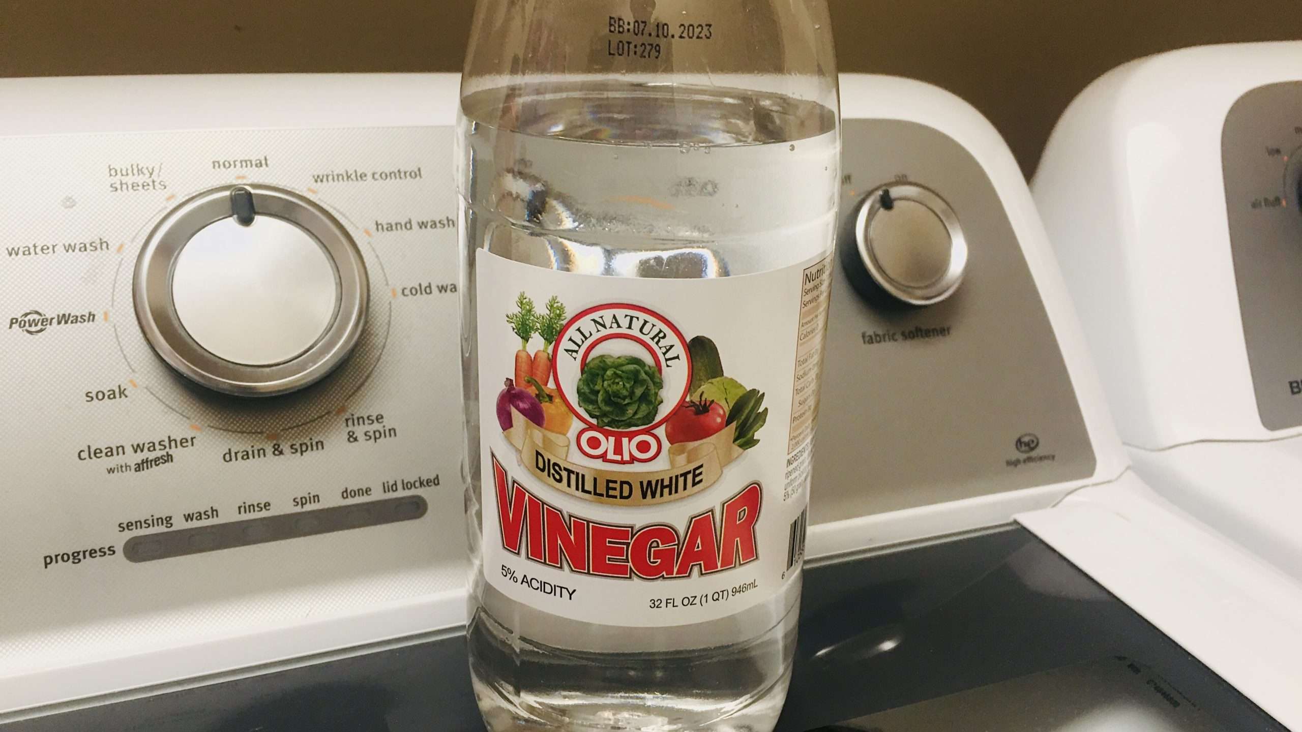 7 Things That Will Happen When You Add Vinegar to Your Laundry (Lazy ...